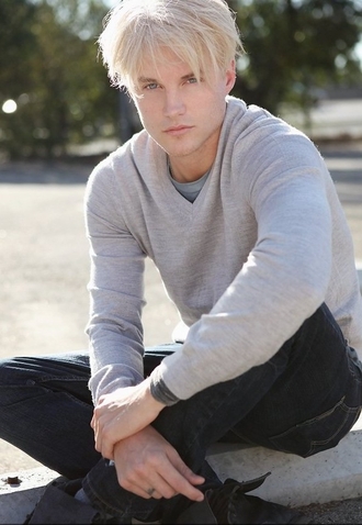 Toby Hemingway (28 de Maio de 1983) | Artista | Filmow