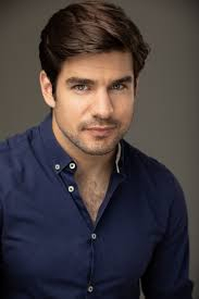 Alex Esola (10 de Julho de 1992) | Artista | Filmow