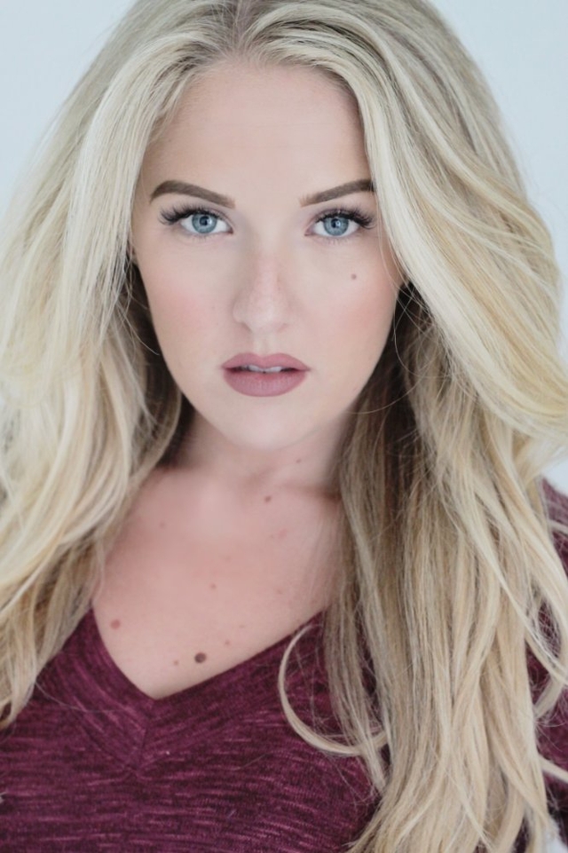 Fotos | Abbey Ferrell | Artista | Filmow