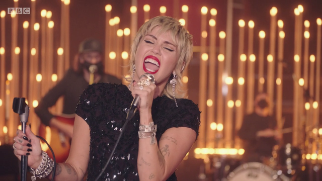 Miley Cyrus: BBC Radio 1 Live Lounge 2020 - 1 de Setembro de 2020 | Filmow