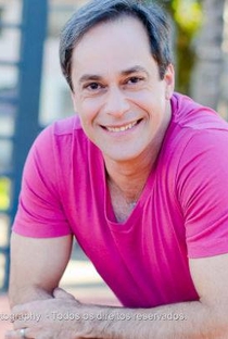 Gilberto Torres | Artista | Filmow