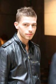 Thomas Dumerchez | Artista | Filmow