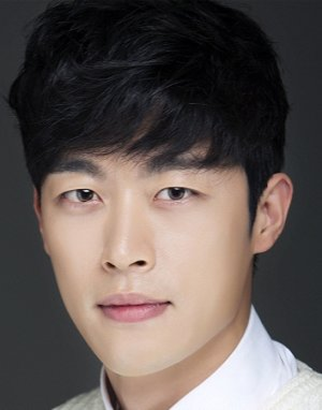 Fotos | Song Tae Yoon | Artista | Filmow