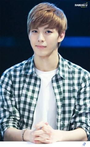 Hongbin (29 de Setembro de 1993) | Artista | Filmow