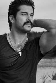 Fotos | Burak Özçivit | Artista | Filmow