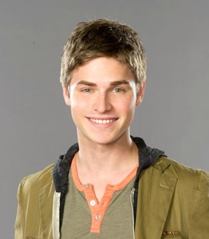 Keenan Tracey () | Artista | Filmow