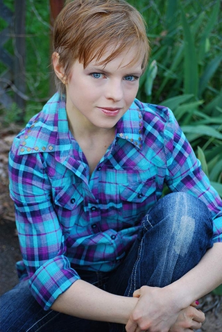 Emily Brobst (24 de Outubro de 1984) | Artista | Filmow