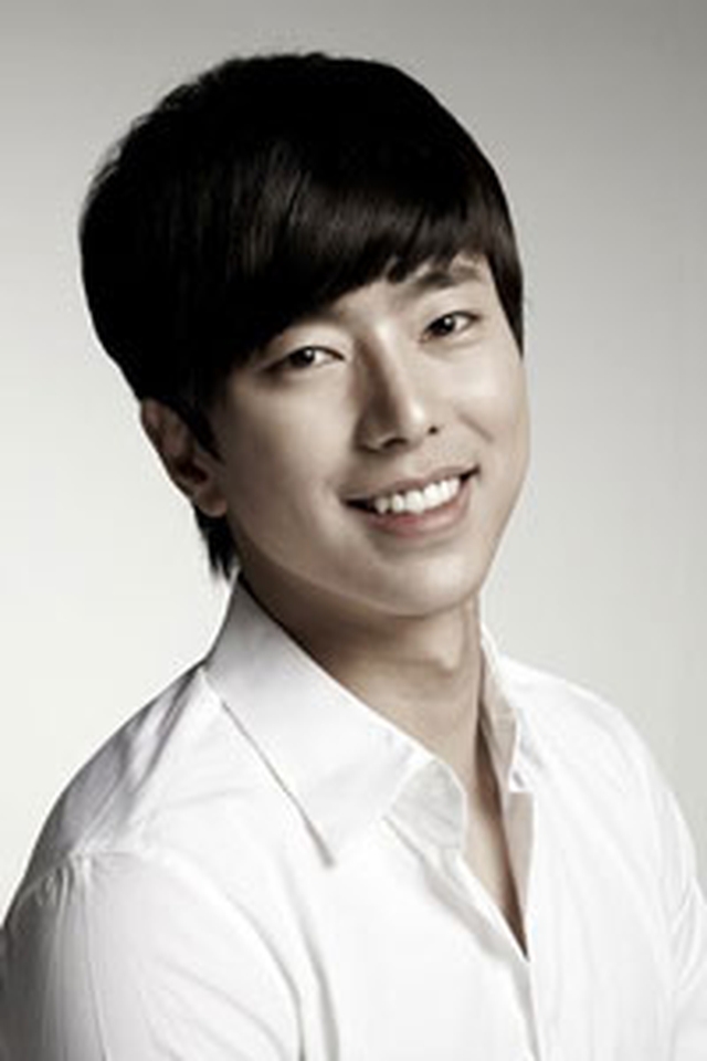 Fotos | Yoon Hyun Min | Artista | Filmow