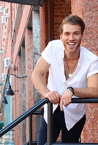 Tucker Lewis | Artista | Filmow