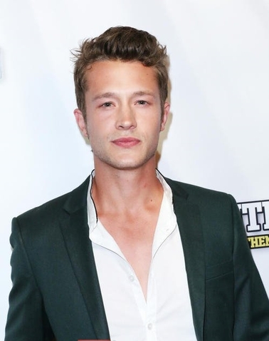 Nick Roux (13 de Dezembro de 1990) | Artista | Filmow
