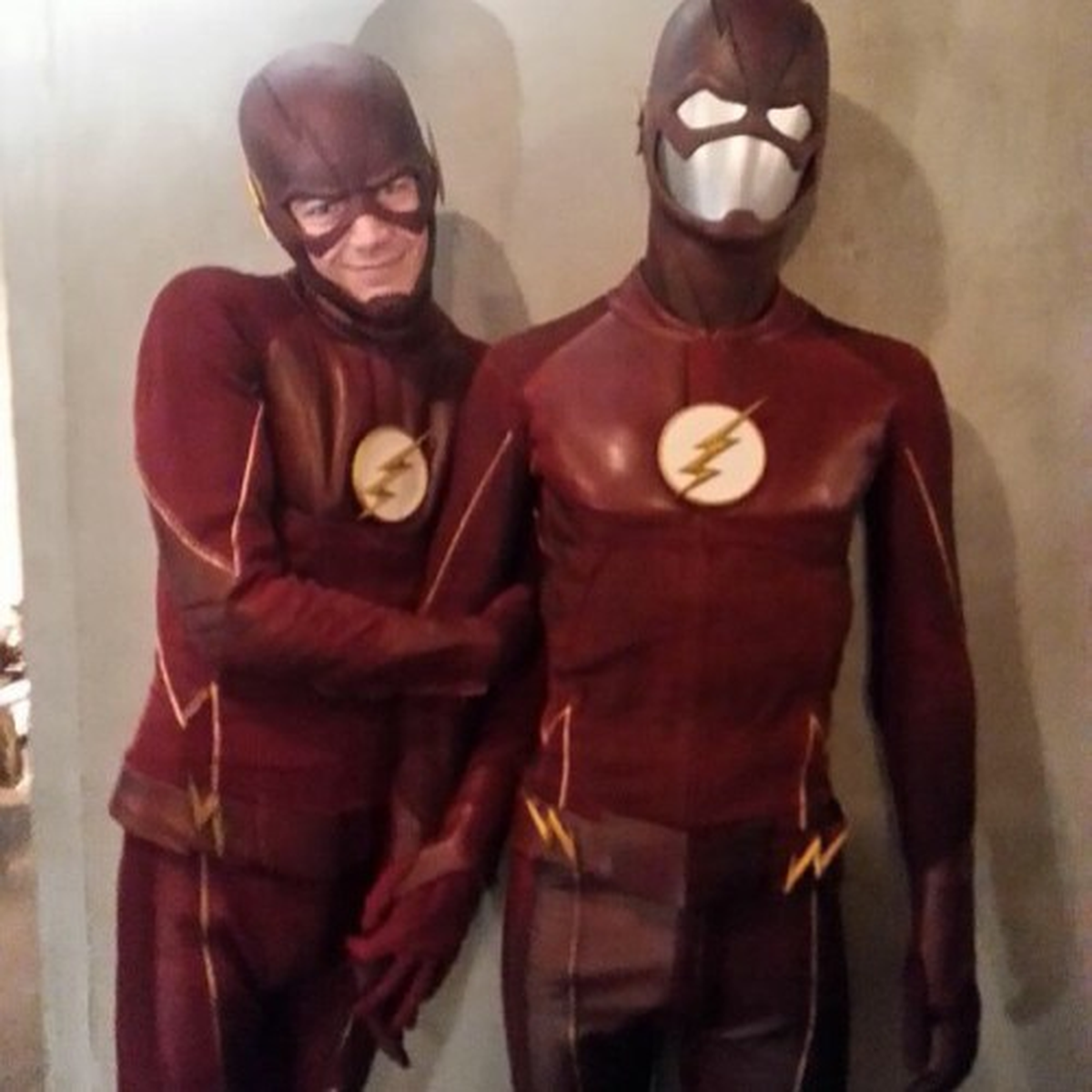 The Flash: veja uma nova foto do novo traje do herói | Notícias | Filmow
