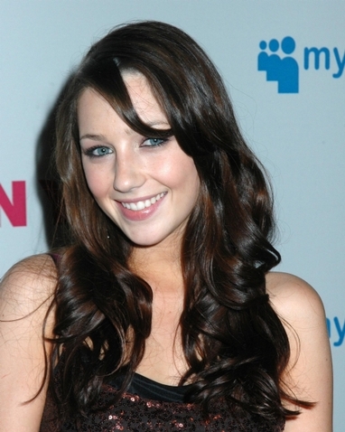 Natalie Dreyfuss (25 de Fevereiro de 1987) | Artista | Filmow