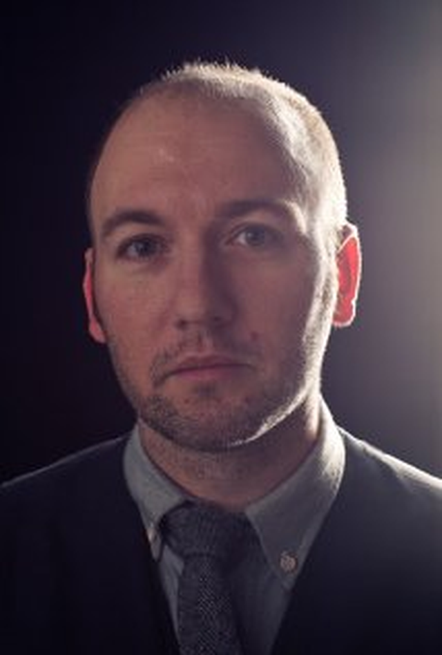 Simon Barrett (I) () | Artista | Filmow