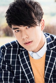 Naphat Siangsomboon (5 de Maio de 1996) | Artista | Filmow