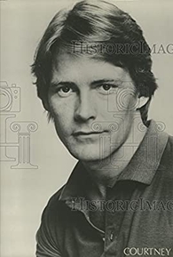 Courtney Burr | Artista | Filmow