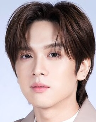 Pon Thanapon Aiemkumchai (1 de Maio de 1995) | Artista | Filmow