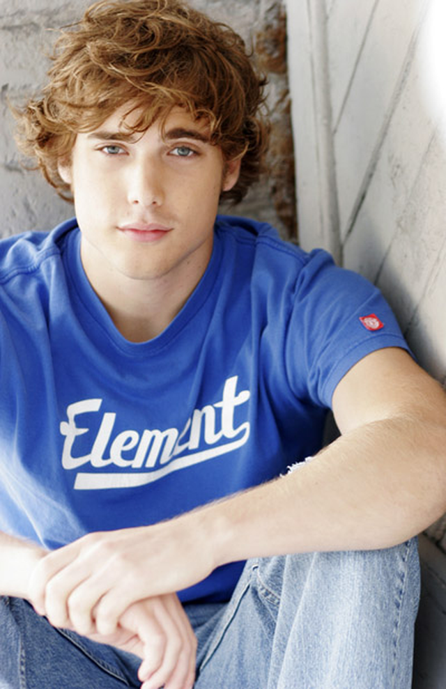 Dustin Milligan (28 de Julho de 1985) | Artista | Filmow
