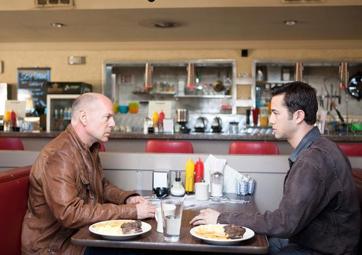 Crítica | Looper: Assassinos do Futuro | Notícias | Filmow