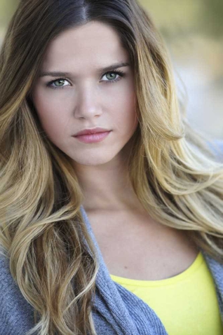 Anna Marie Dobbins (29 de Janeiro de 1991) | Artista | Filmow