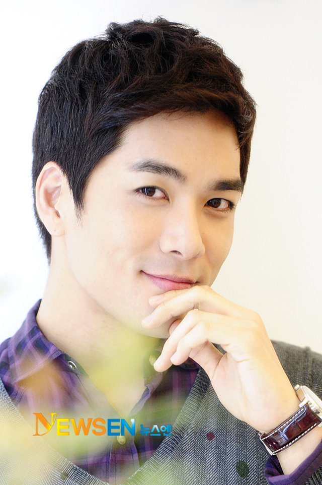 Fotos | Park Yoon Jae | Artista | Filmow