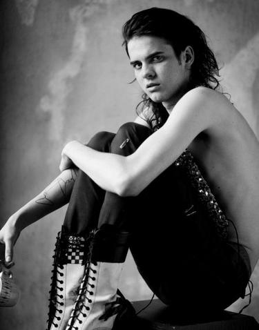 Jethro Cave () | Artista | Filmow