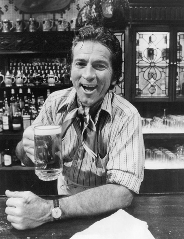 The Corner Bar (1ª Temporada) - 21 de Junho de 1972 | Filmow