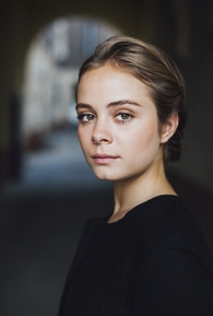 Athena Strates (12 de Novembro de 1996) | Artista | Filmow