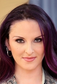 Caroline Pierce (12 de Setembro de 1974) | Artista | Filmow